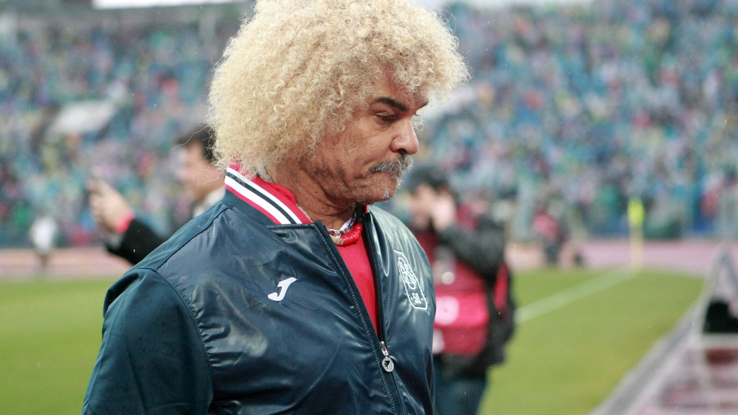 The curls and the record that refuses to fall belongs to Valderrama