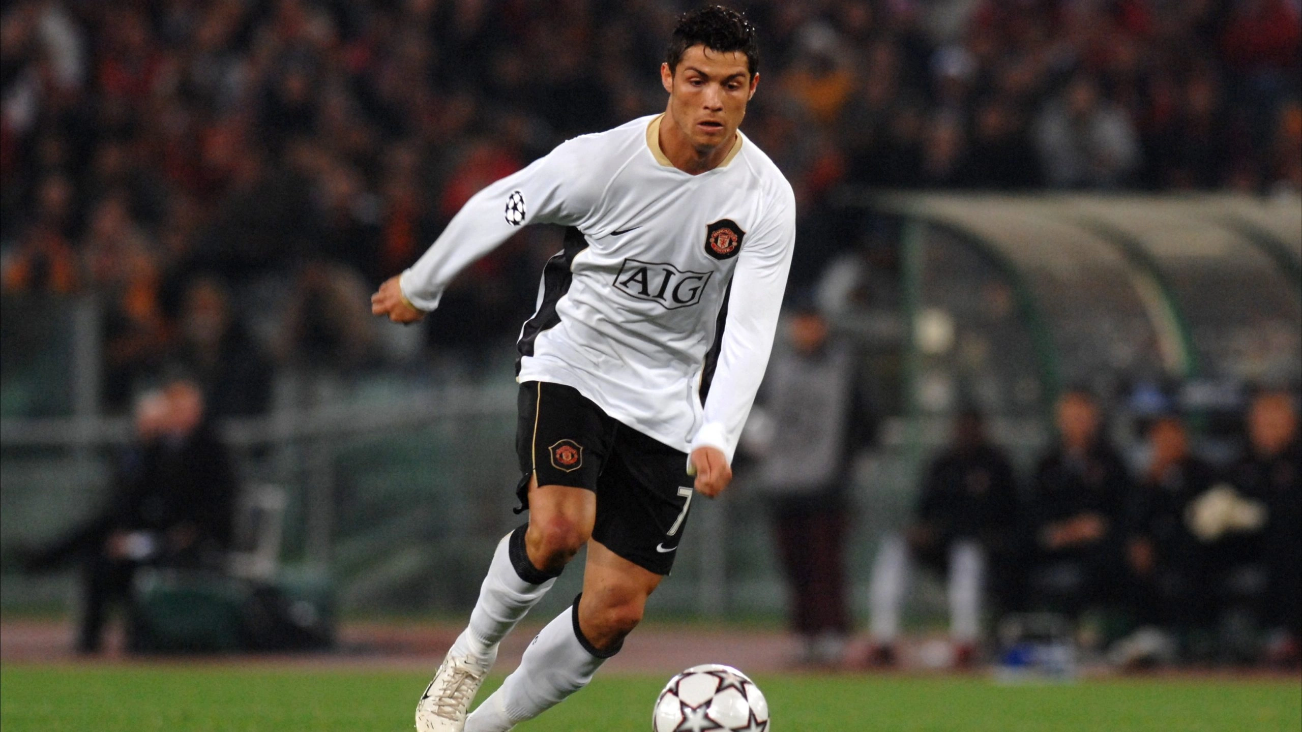 Football’s greatest right wingers, ranked